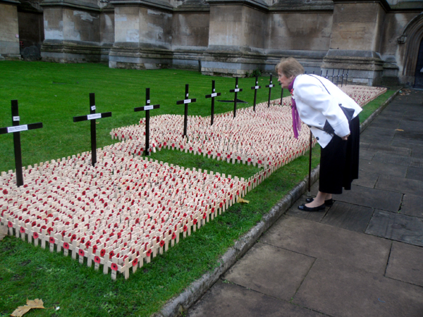 [영국] '가슴에 피는 빨간 양귀비를 기억하세요'